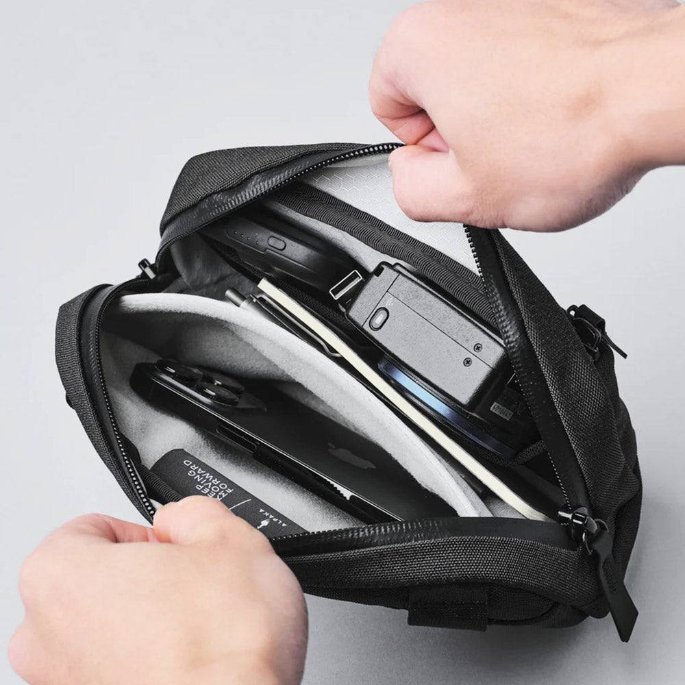 ALPAKA Go Sling Bag Nano - Axoflux Black | Modern Quests