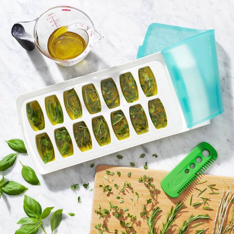 OXO No-Spill Ice Cube Tray | Modern Quests