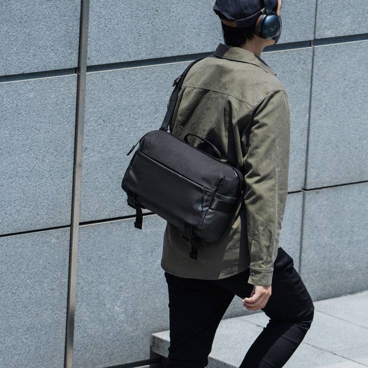 Tomtoc Explorer Sling Bag Large - Black – Modern Quests