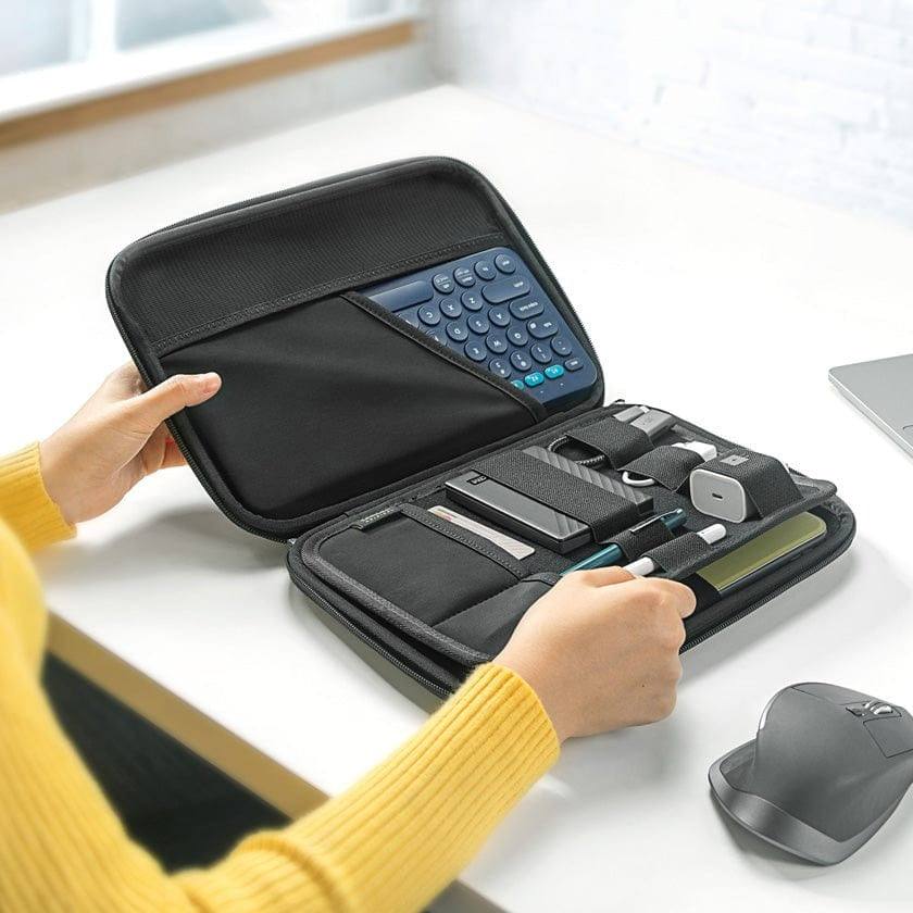 Tomtoc Explorer Sling Bag Medium - Black | Modern Quests